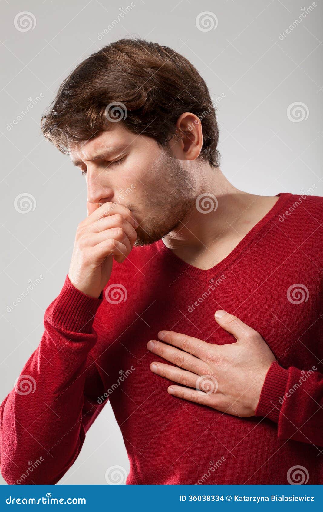 Tossir do homem foto de stock. Imagem de alergia, tosse - 36038334
