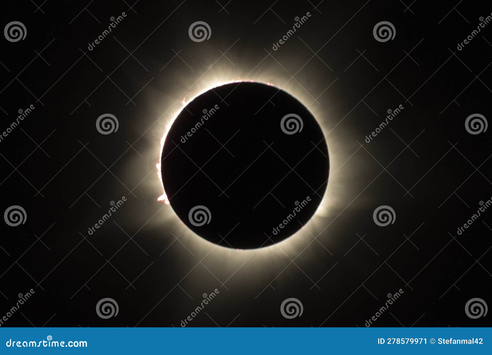 Totality during the 2023 Australian Total Solar Eclipse in Exmouth ...