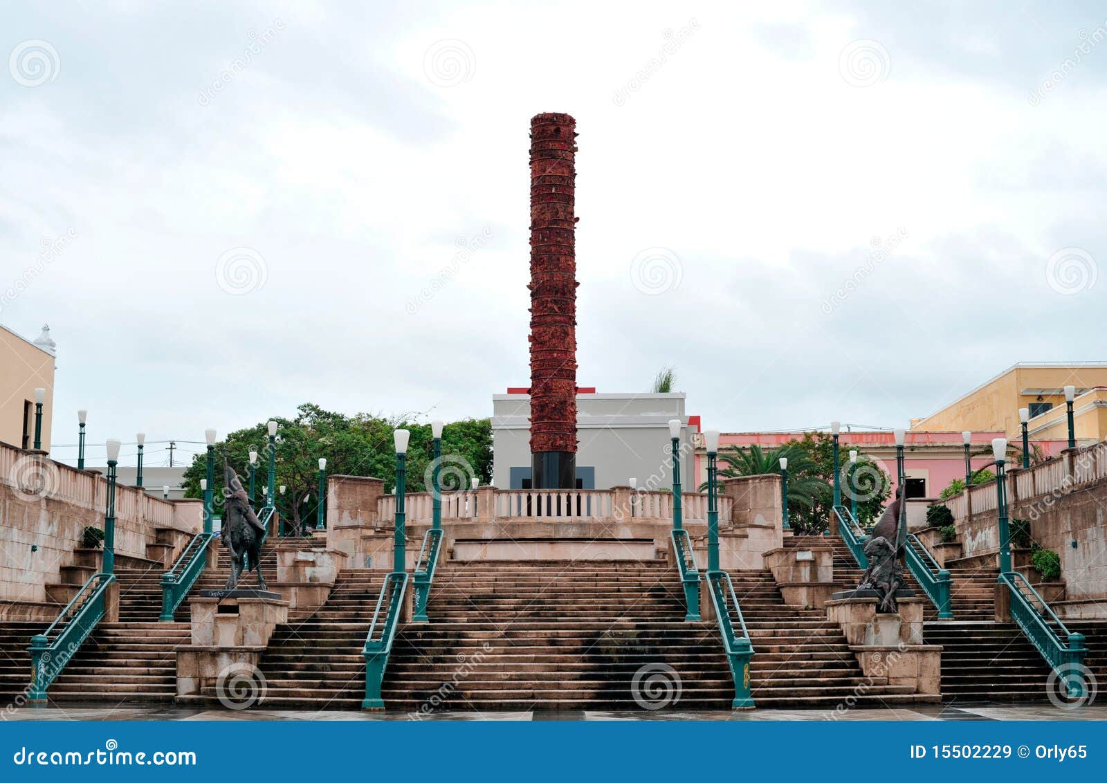 Totem Telurico am Piazza Del Quinto Centenario Stockbild - Bild von ...