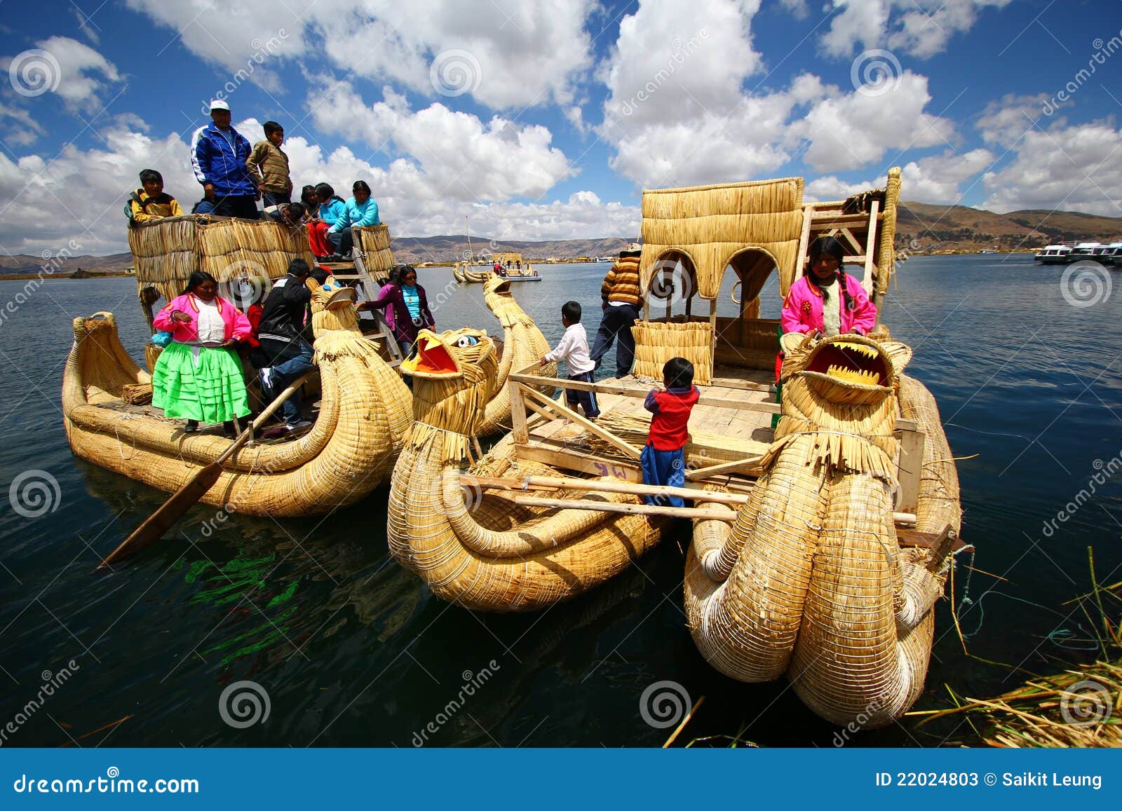 Totora boat, Peru editorial stock photo. Image of landmark - 22024803
