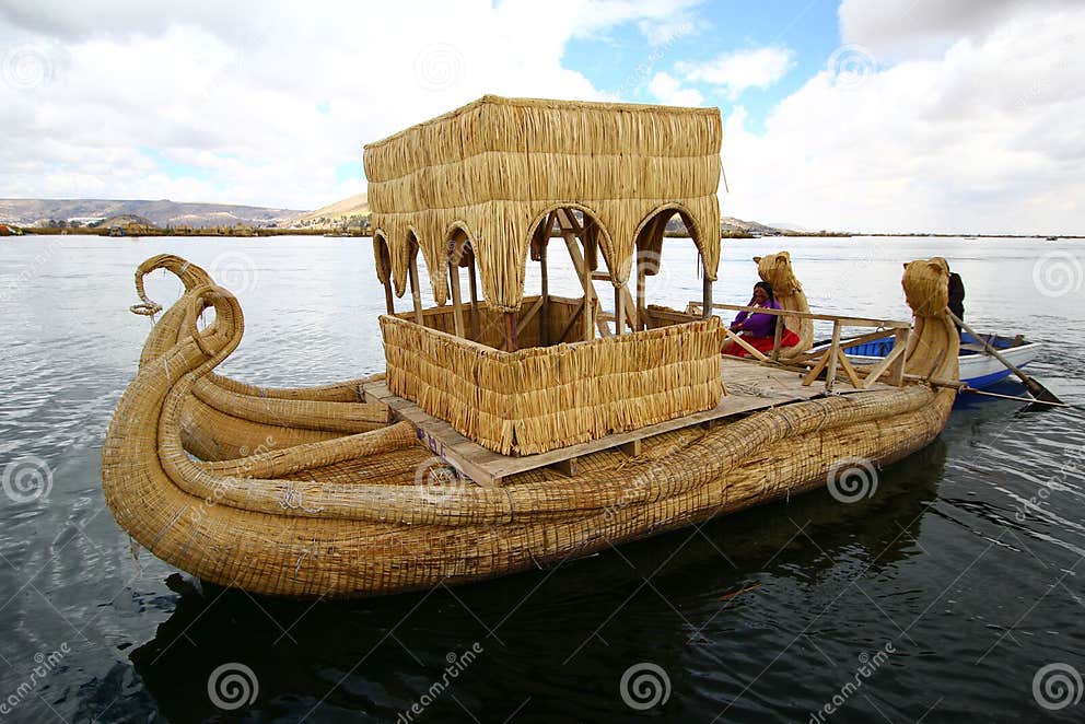 Totora boat, Peru editorial photography. Image of boat - 24879587