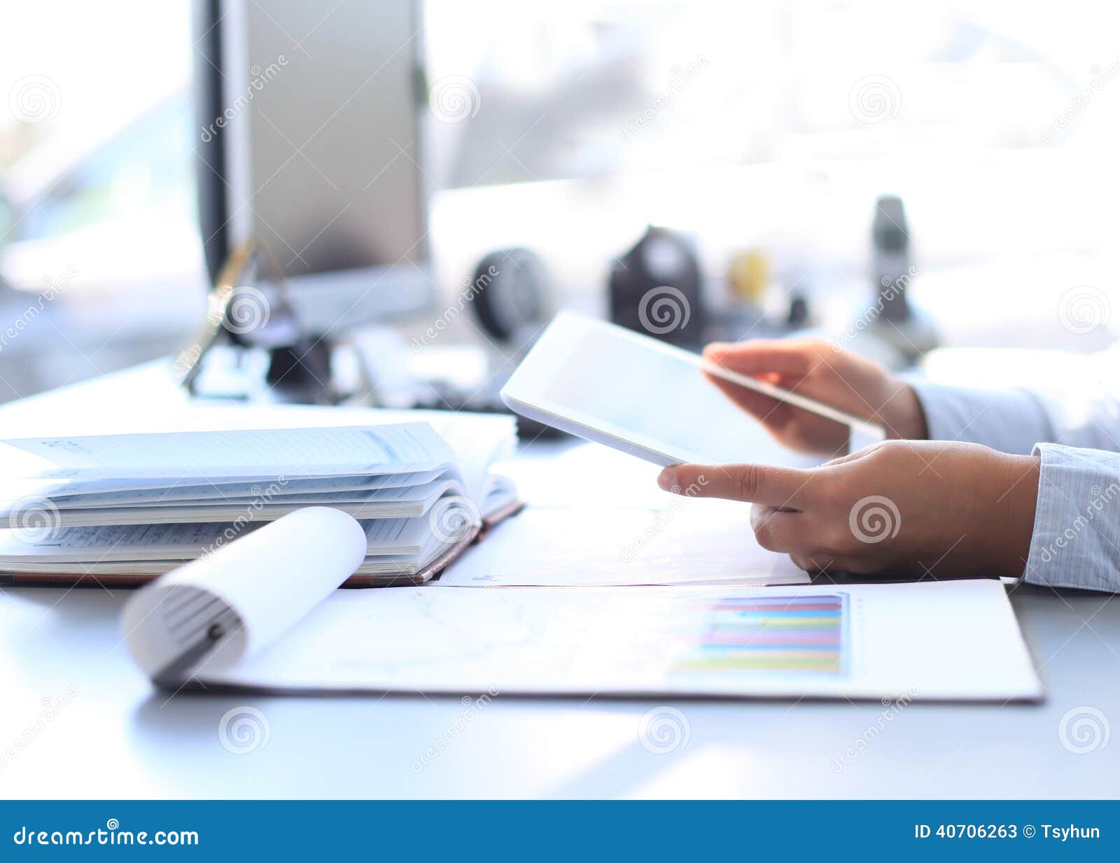 Touchpad image stock. Image du entreprise, données, doigt - 40706263