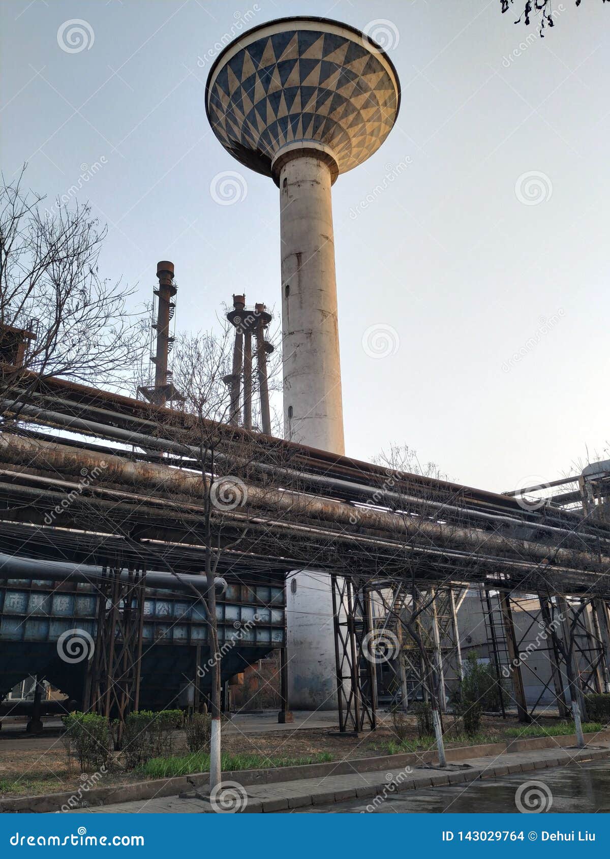 Tour d'eau photo stock. Image du acier, tour, usine - 143029764