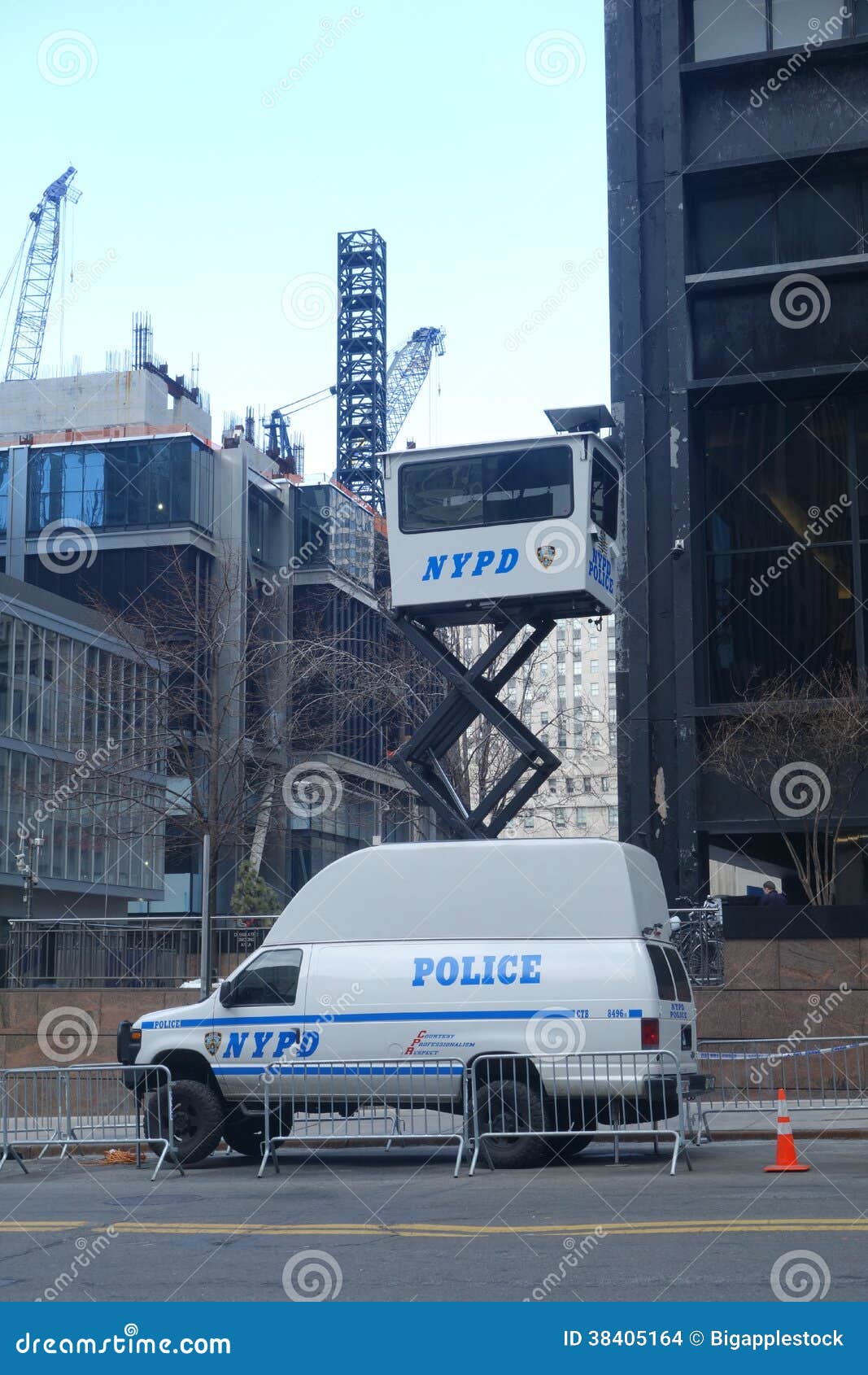 Tour d'observation de NYPD image stock éditorial. Image du police ...