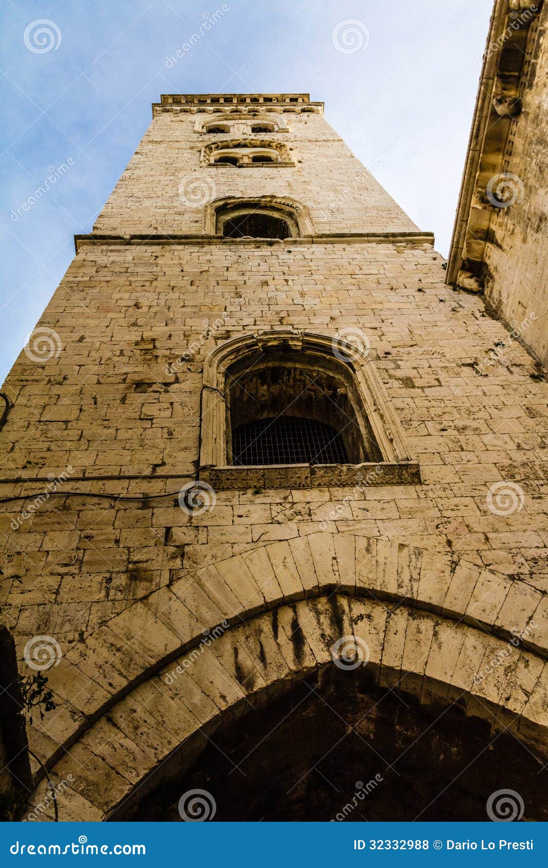 Tour de cloche grande photo stock. Image du antique, historique - 32332988