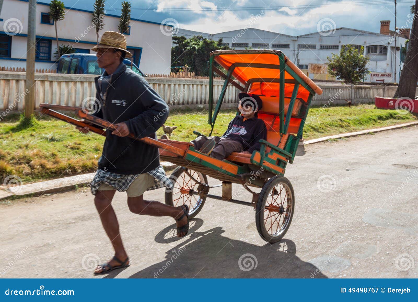 Tour de Pousse-Pousse photographie éditorial. Image du madagascar ...