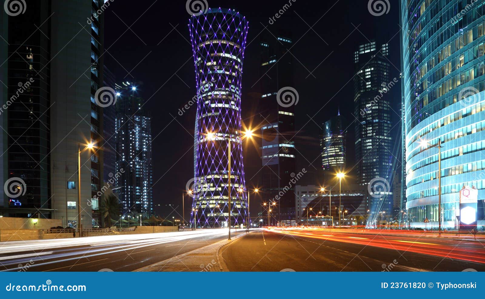 Tour De QIPCO Dans Doha, Qatar Image éditorial - Image du nuit, tour ...