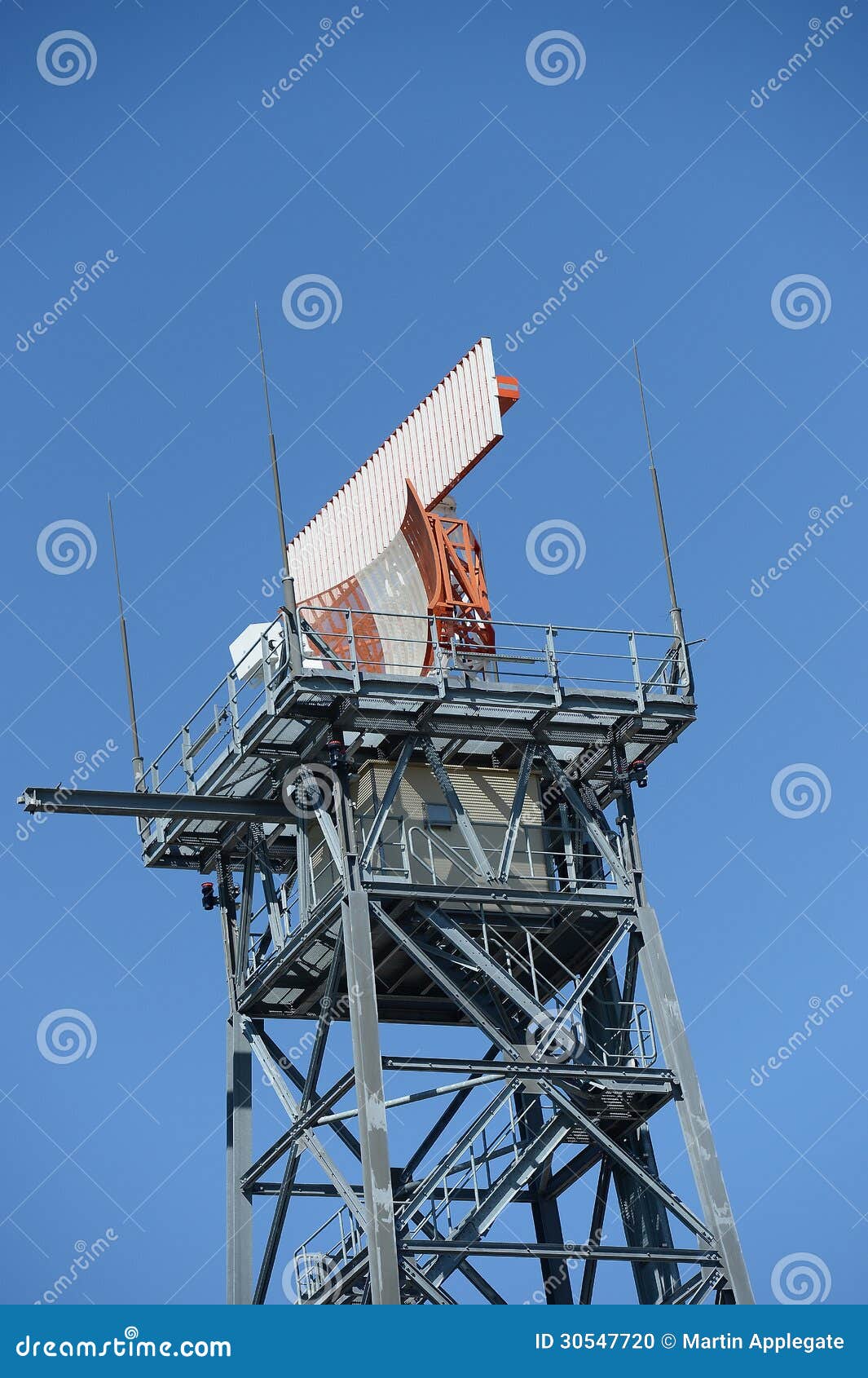 Tour de radar d'aéroport photo stock. Image du tour, alerte - 30547720