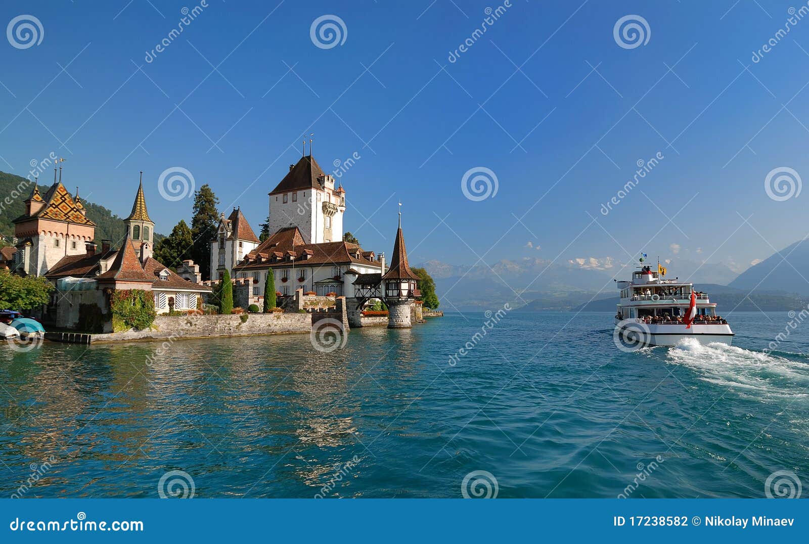 The Tour Vessel And The Castle Stock Photo - Image of medieval, festive ...