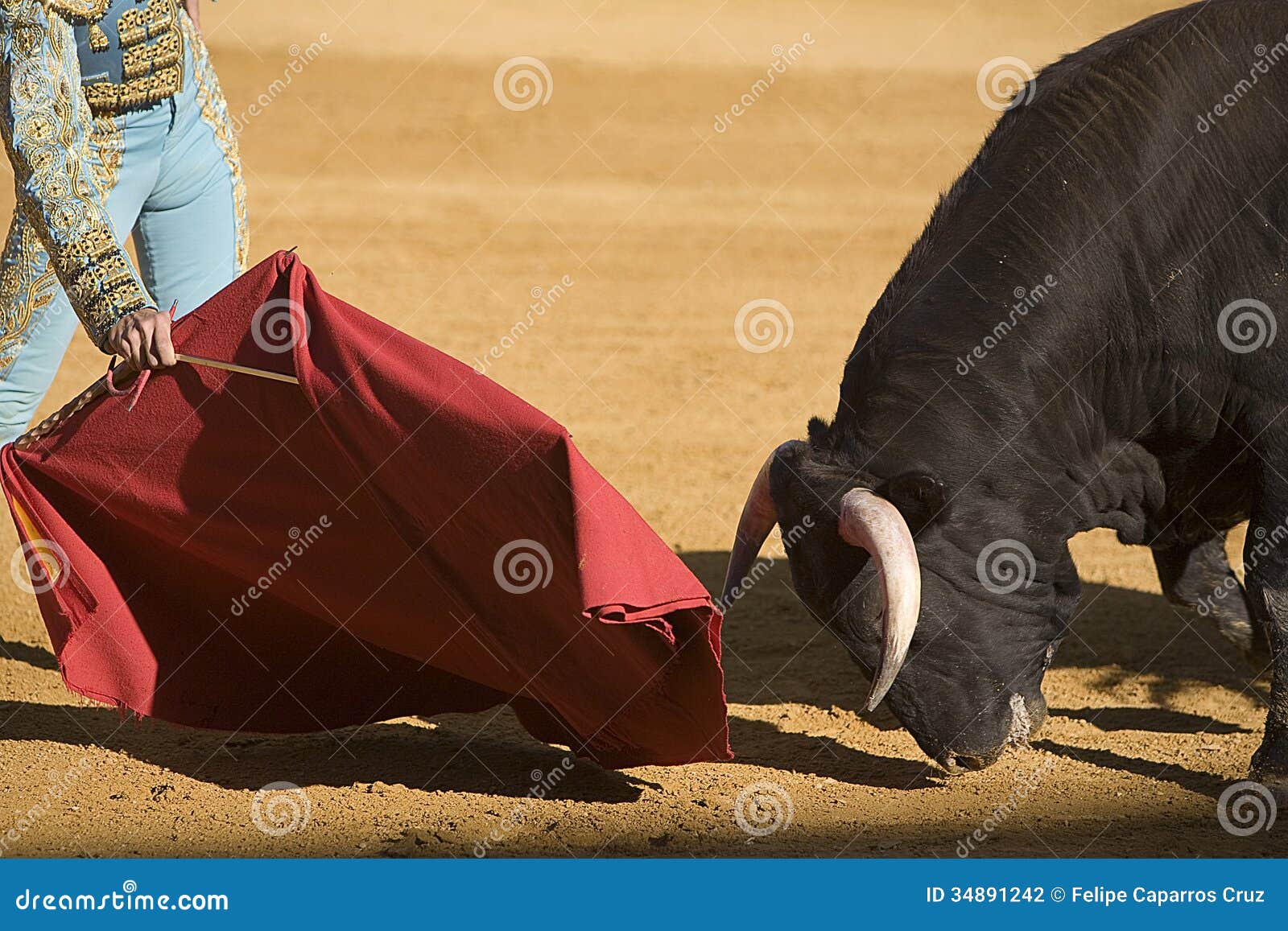 Toureiro Com O Cabo Na Tourada Foto de Stock - Imagem de chifre ...