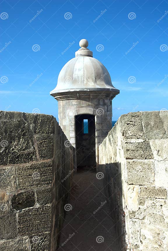 Tourelle de mur de fort photo stock. Image du enrichi - 5466948