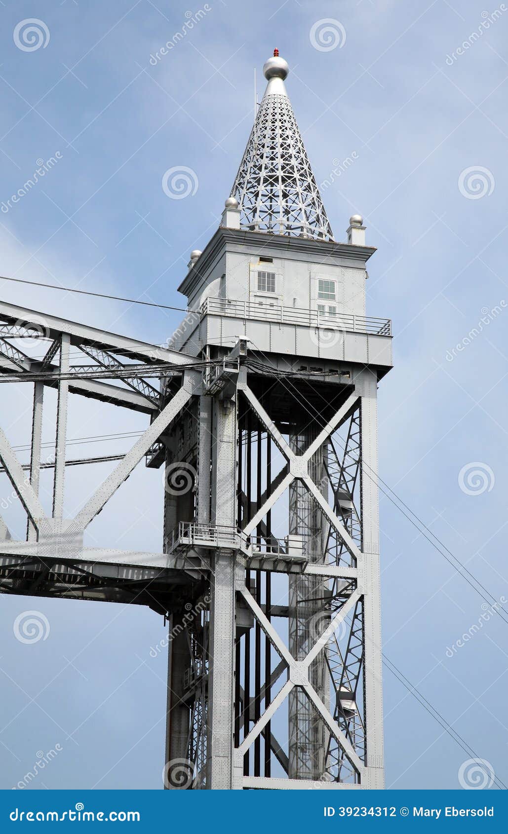 Tourelle De Pont En Chemin De Fer Photo stock - Image du clocher ...