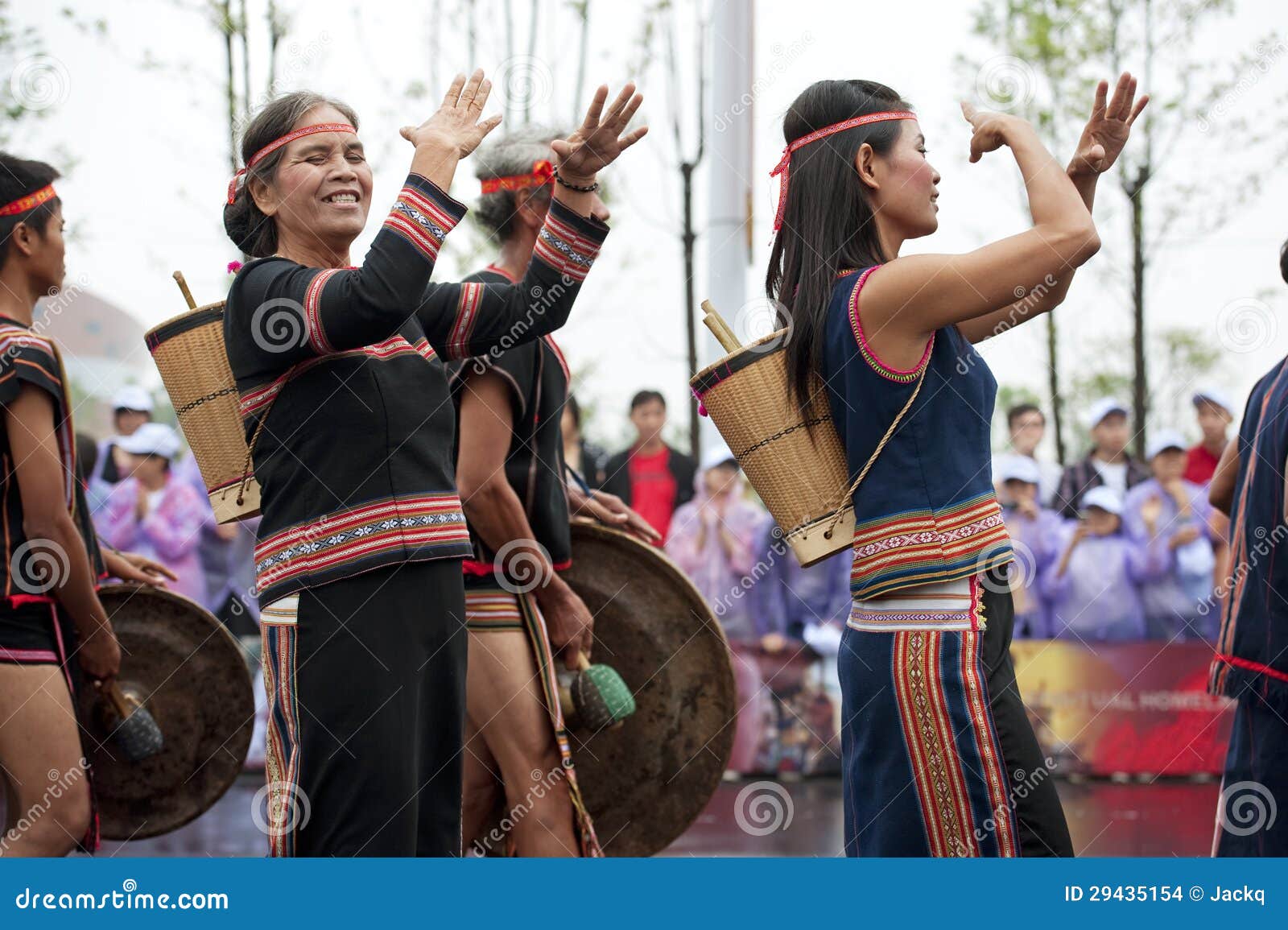 Touring Show Performance of Vietnamese Folk Dancers Editorial Stock ...
