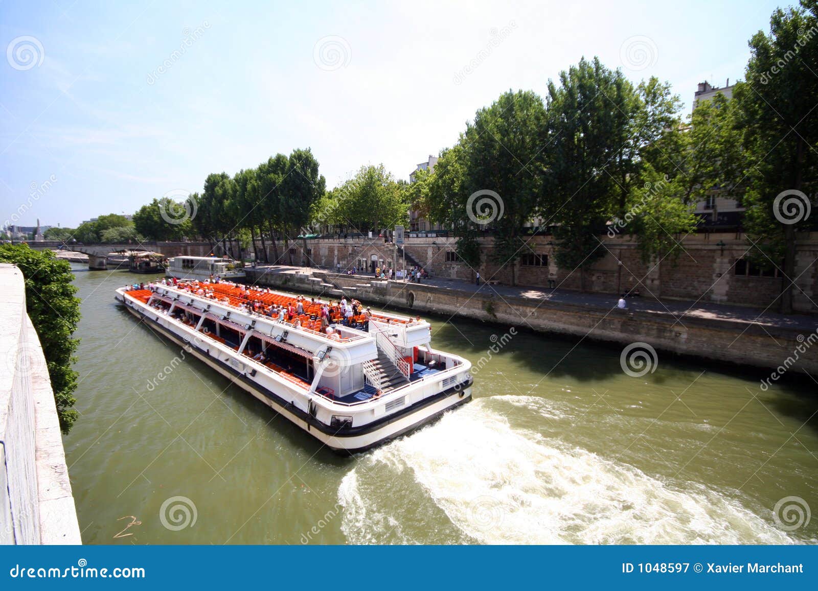 Tourist boat editorial photography. Image of paris, town - 1048597