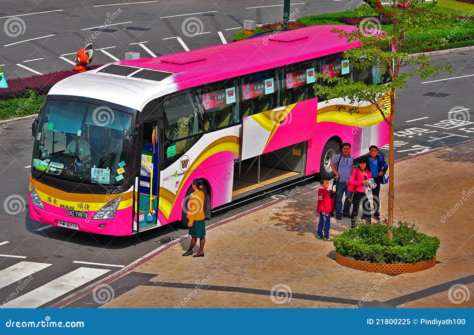 Tourist bus editorial image. Image of people, tourists - 21800225