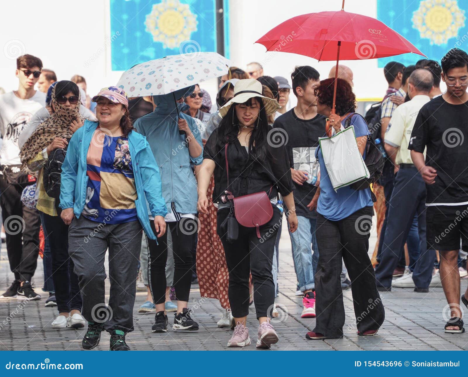 Tourist group editorial photo. Image of asian, touring - 154543696