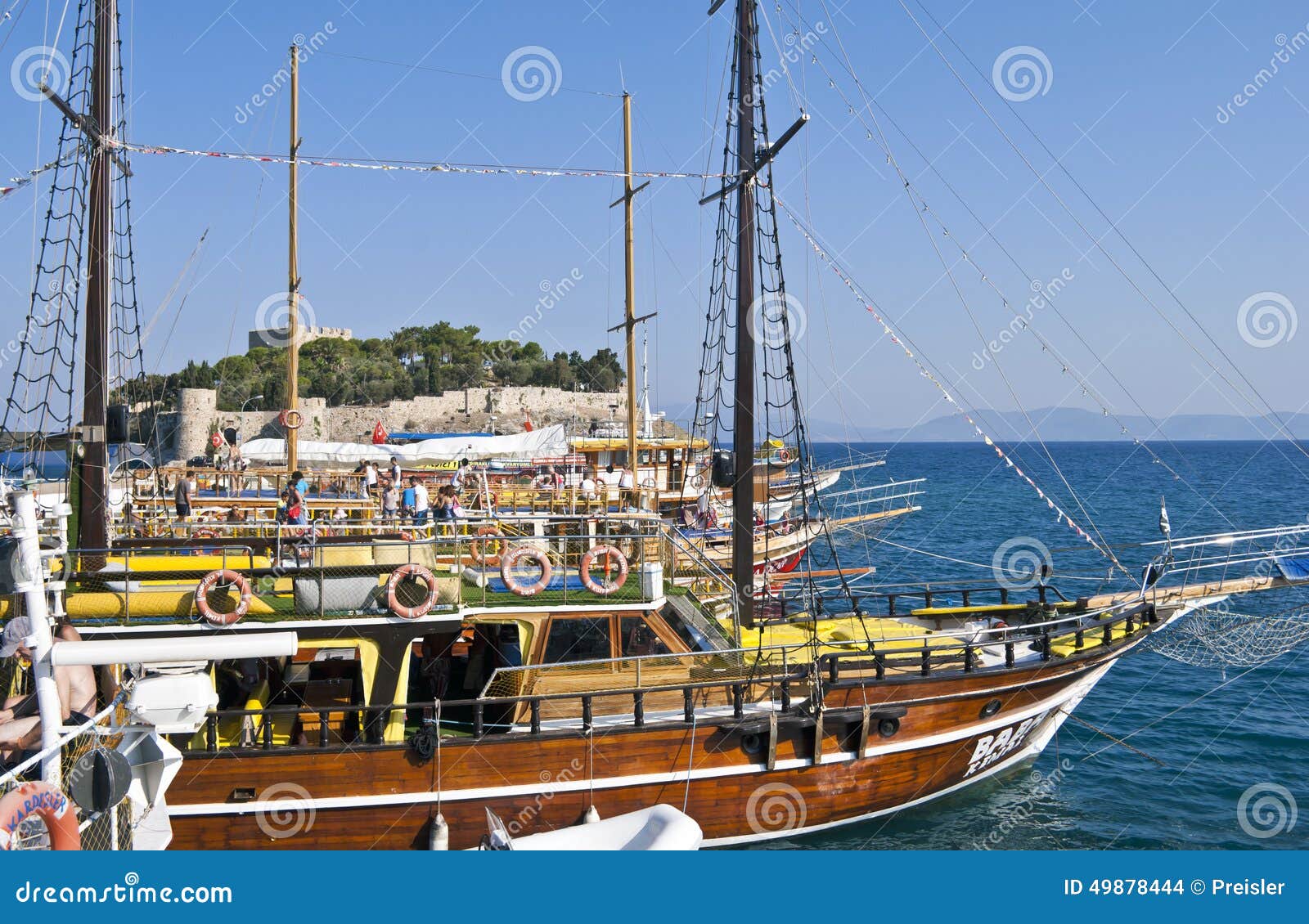 Kusadasi, Turkey - August 23, 2021: Pigeon Island Castle, Guvercinada ... Kusadasi, Turkey - August 23, 2021: Pigeon Island Castle, Guvercinada ...