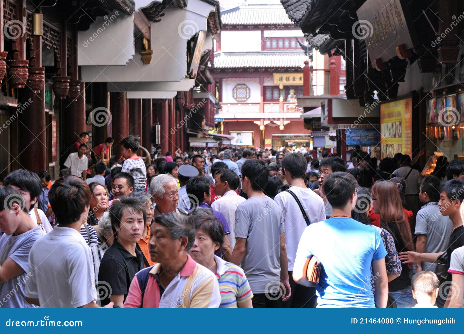 Tourist Sites Attract Huge Crowds of People Editorial Image - Image of ...