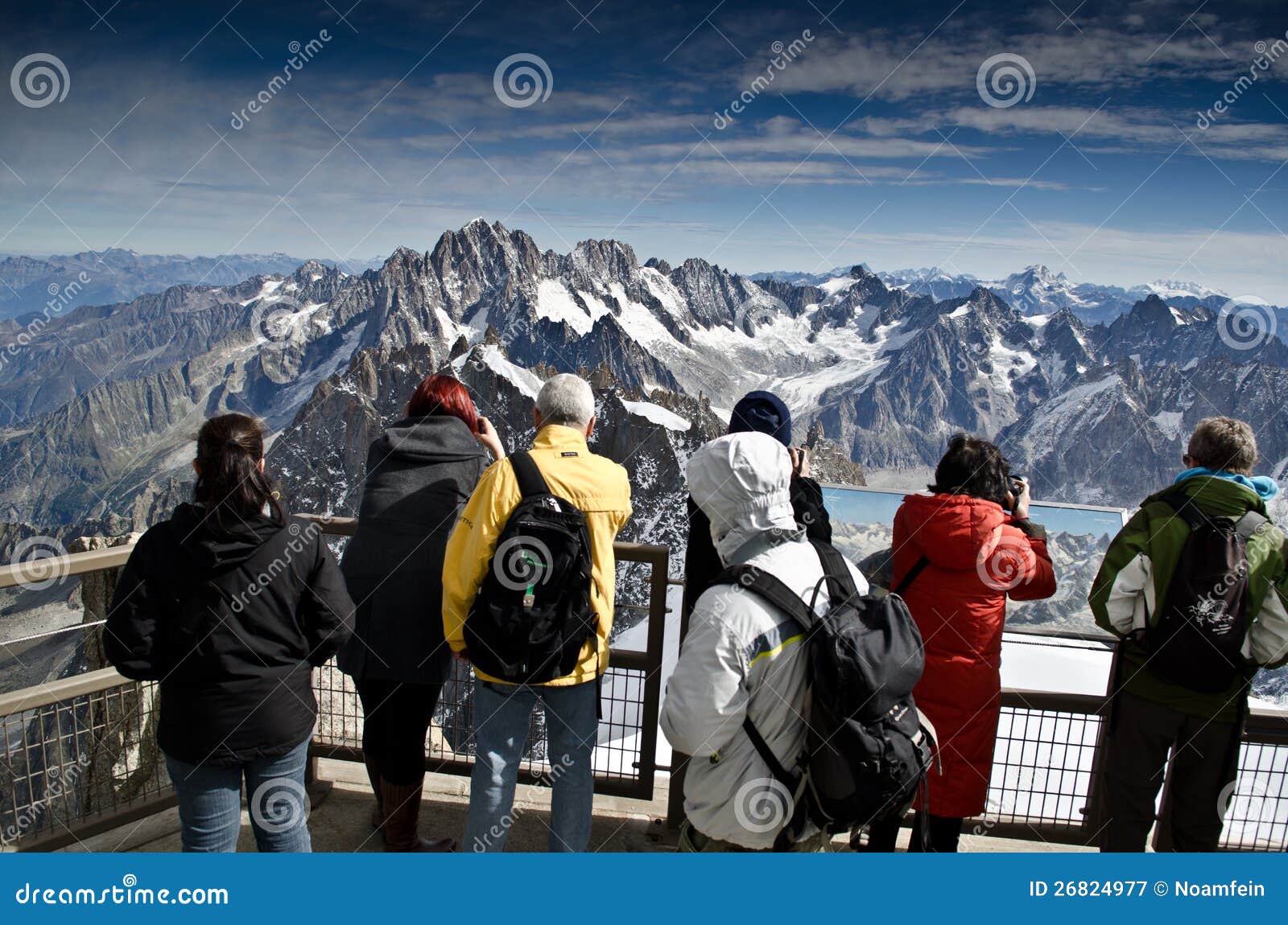 Tourist at view point editorial photography. Image of resort - 26824977