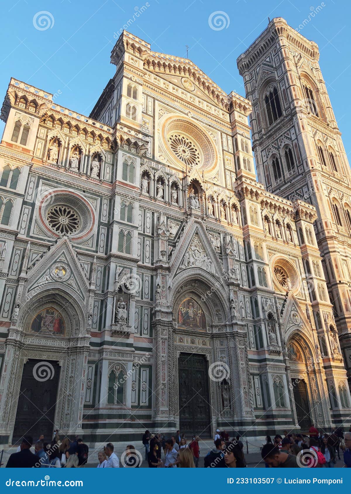 Tourist Visiting the Beautiful Duomo of Florence Editorial Photography ...