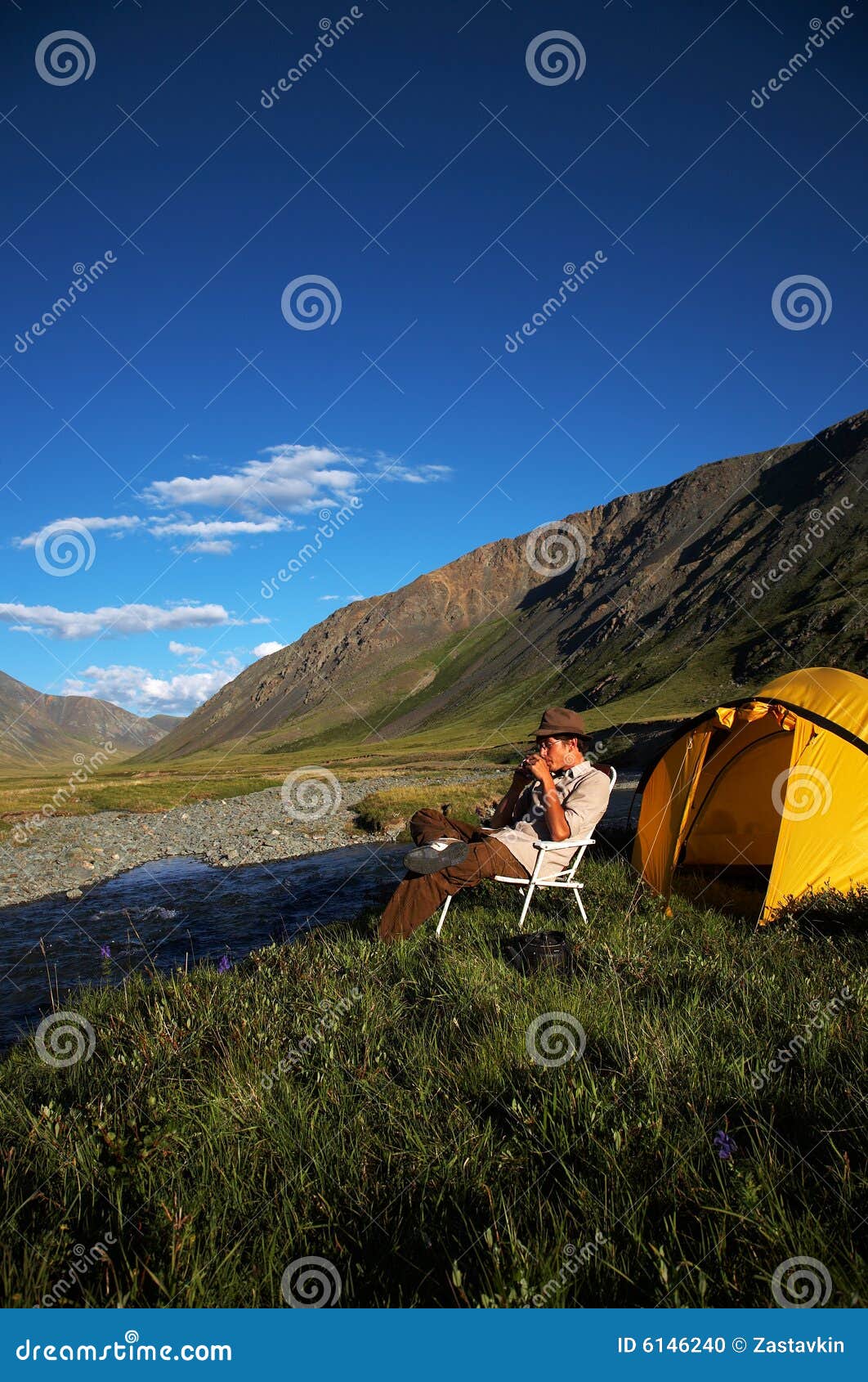 Touriste photo stock. Image du personne, camp, destinations - 6146240