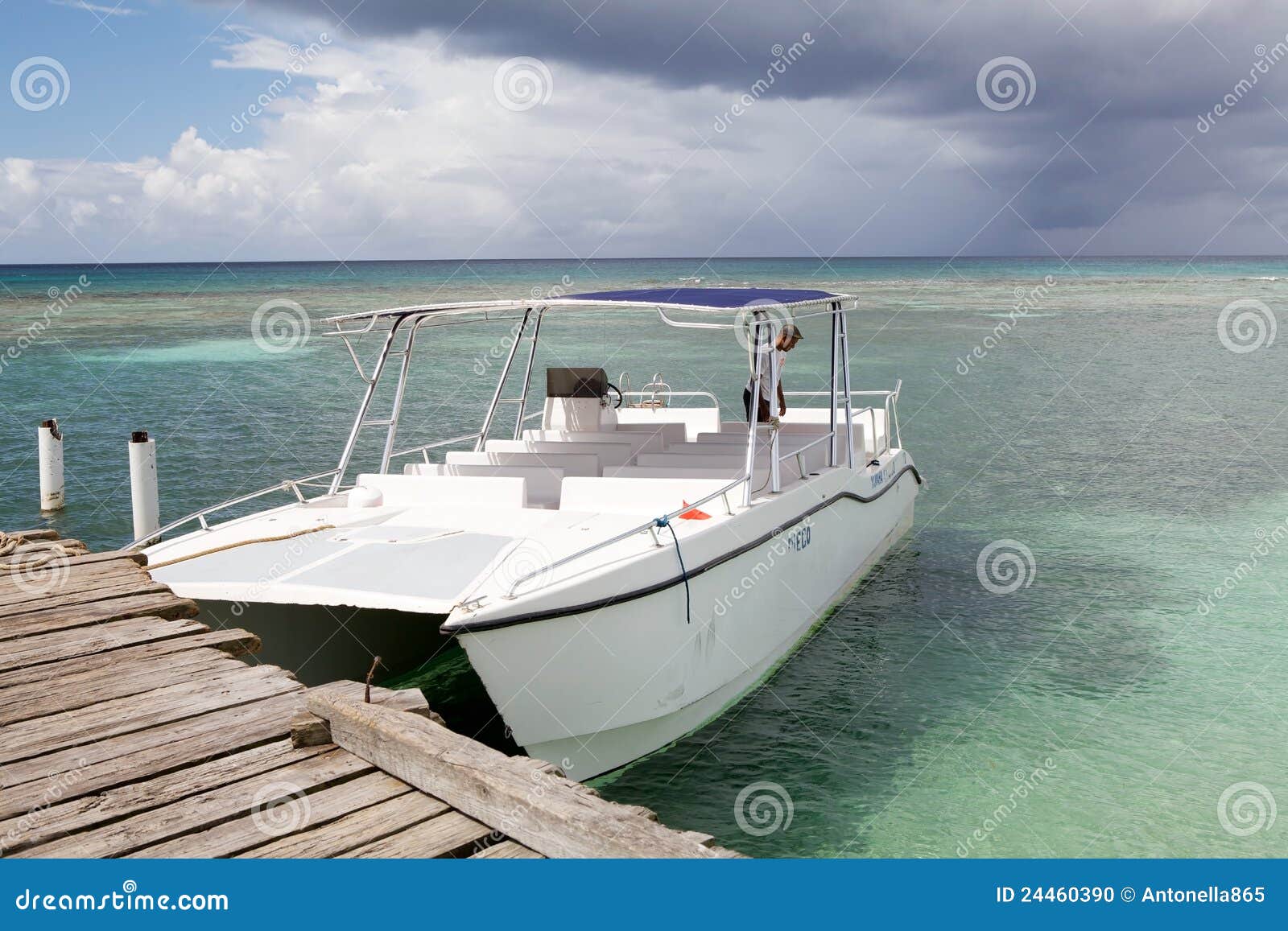 Speed Boat Test In Bosphorus Istanbul Editorial Image | CartoonDealer ...