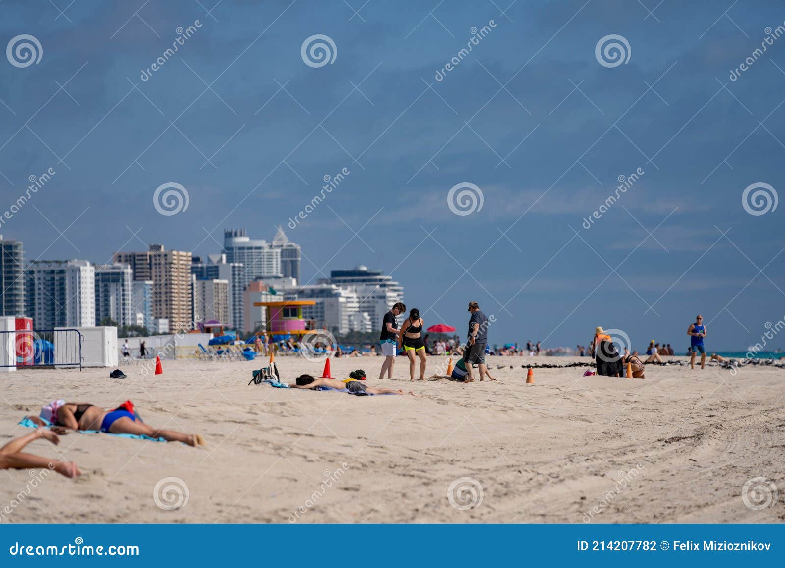 Tourists Arriving on Miami Beach Morning Spring Break 2021 Editorial ...