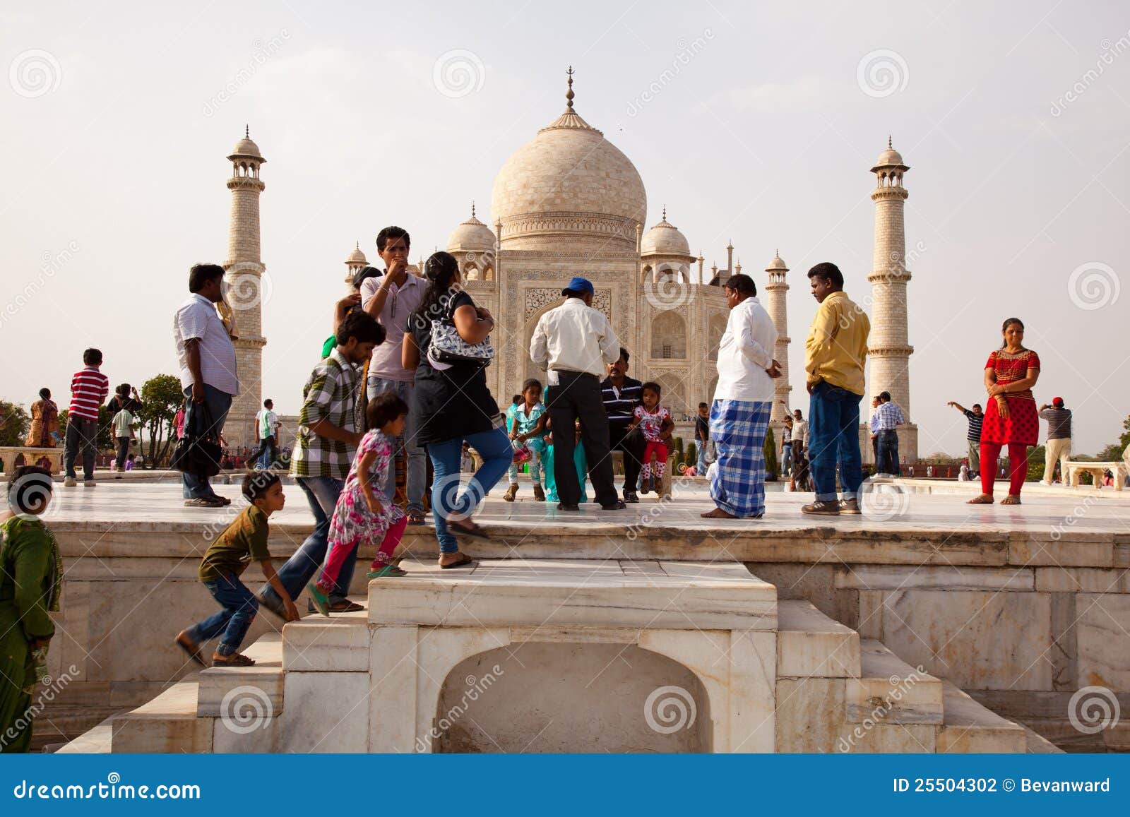 Tourists Climb Stairs at the Taj Mahal Editorial Photography - Image of ...