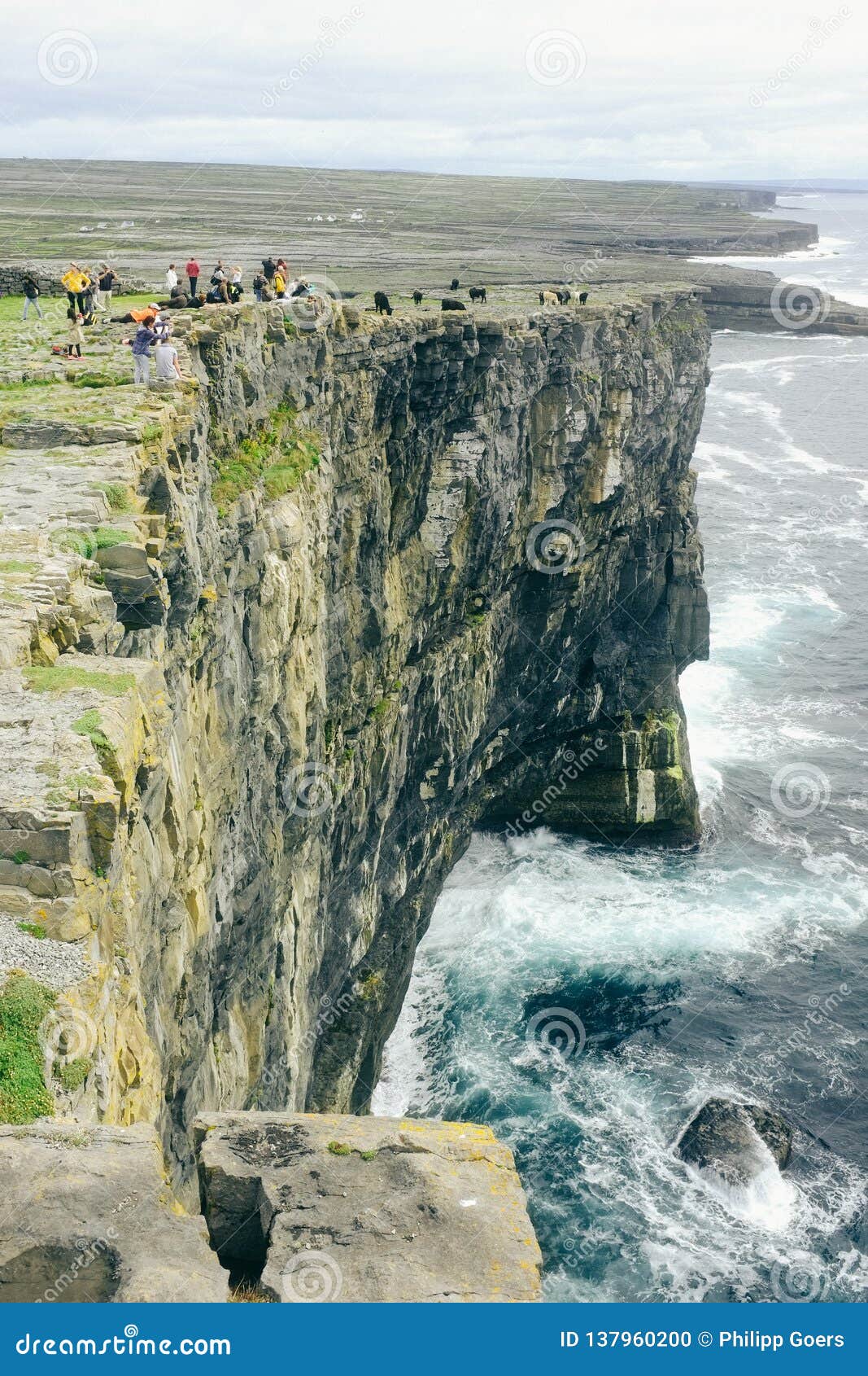 Tourists Courageously Look Down a Cliff Editorial Image - Image of ...