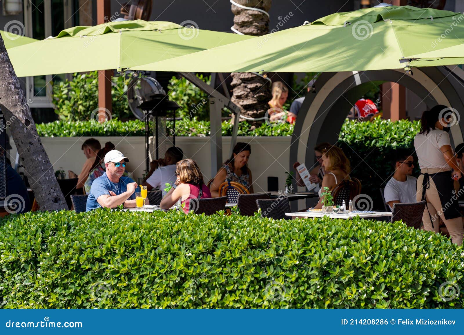 Tourists Dining on Ocean Drive Spring Break Miami Beach FL Editorial ...