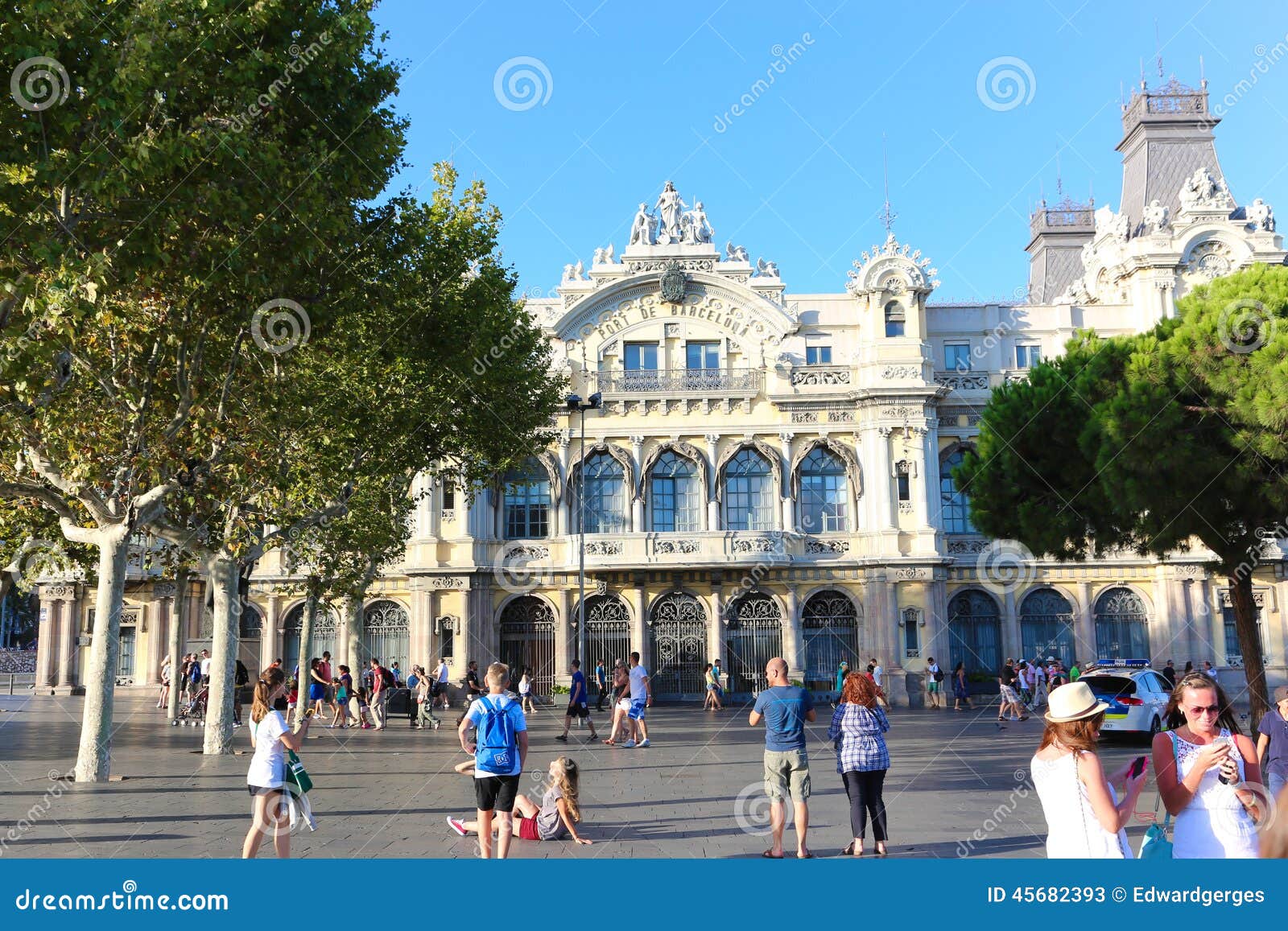 Tourists Enjoy at Barcelona Editorial Stock Photo - Image of landmark ...