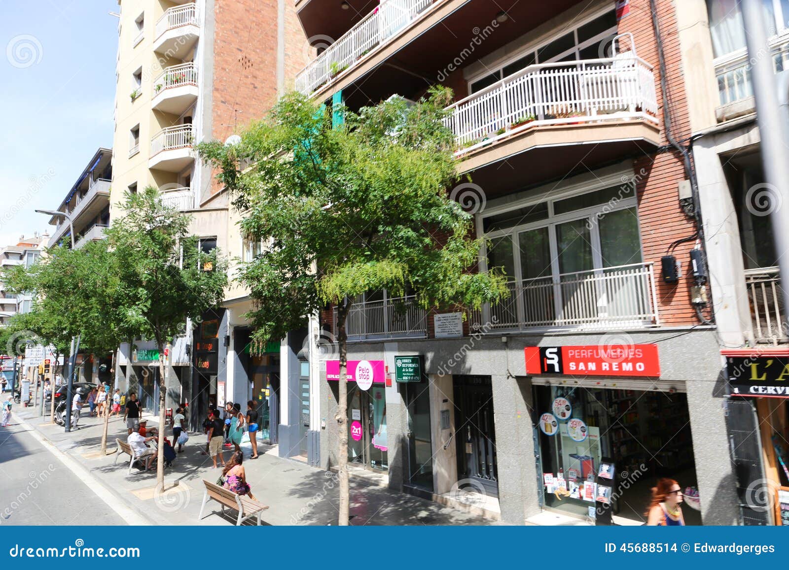 Tourists Enjoy at Barcelona, Spain Editorial Stock Image - Image of ...