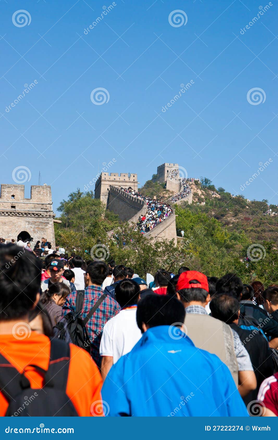 Tourists on the Great Wall editorial stock image. Image of crowd - 27222274