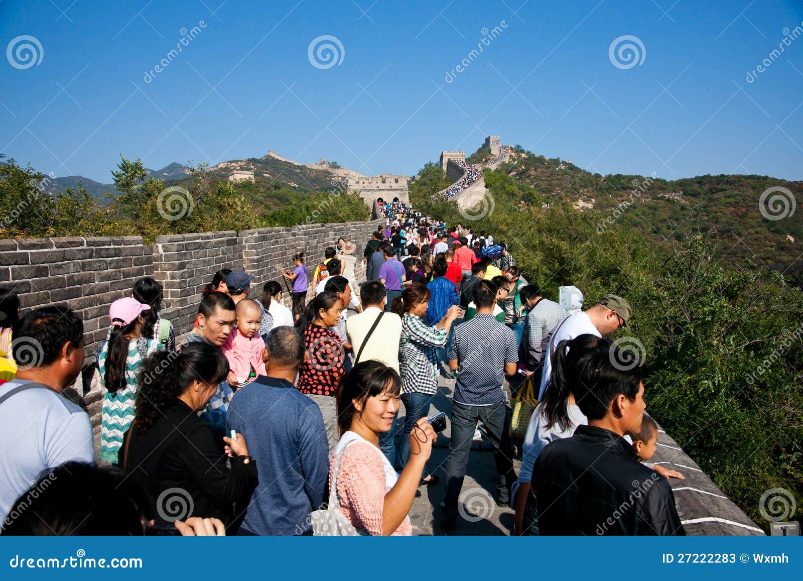 Tourists on the Great Wall editorial stock photo. Image of full - 27222283