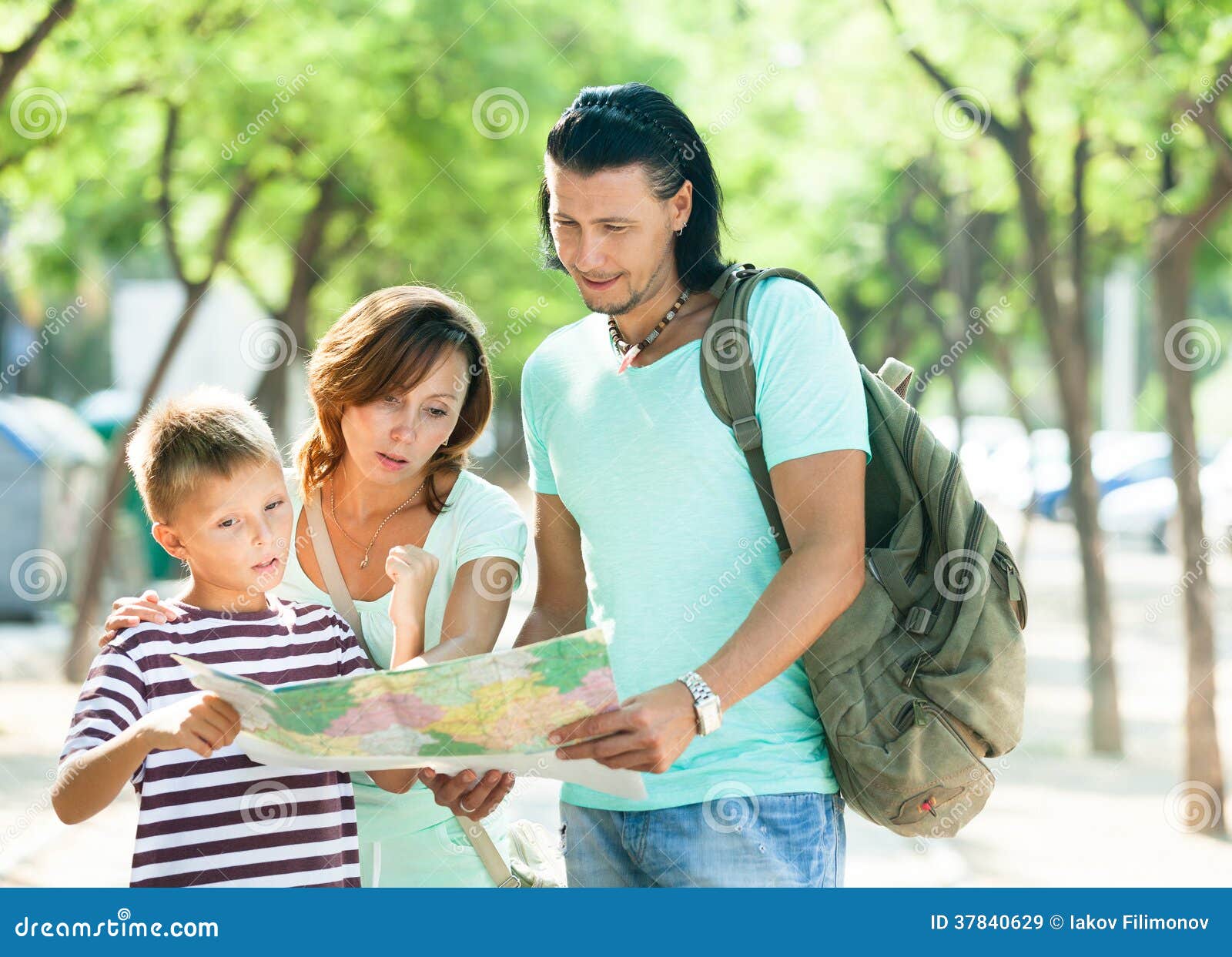 Tourists Looking at the Map Stock Image - Image of family, europe: 37840629