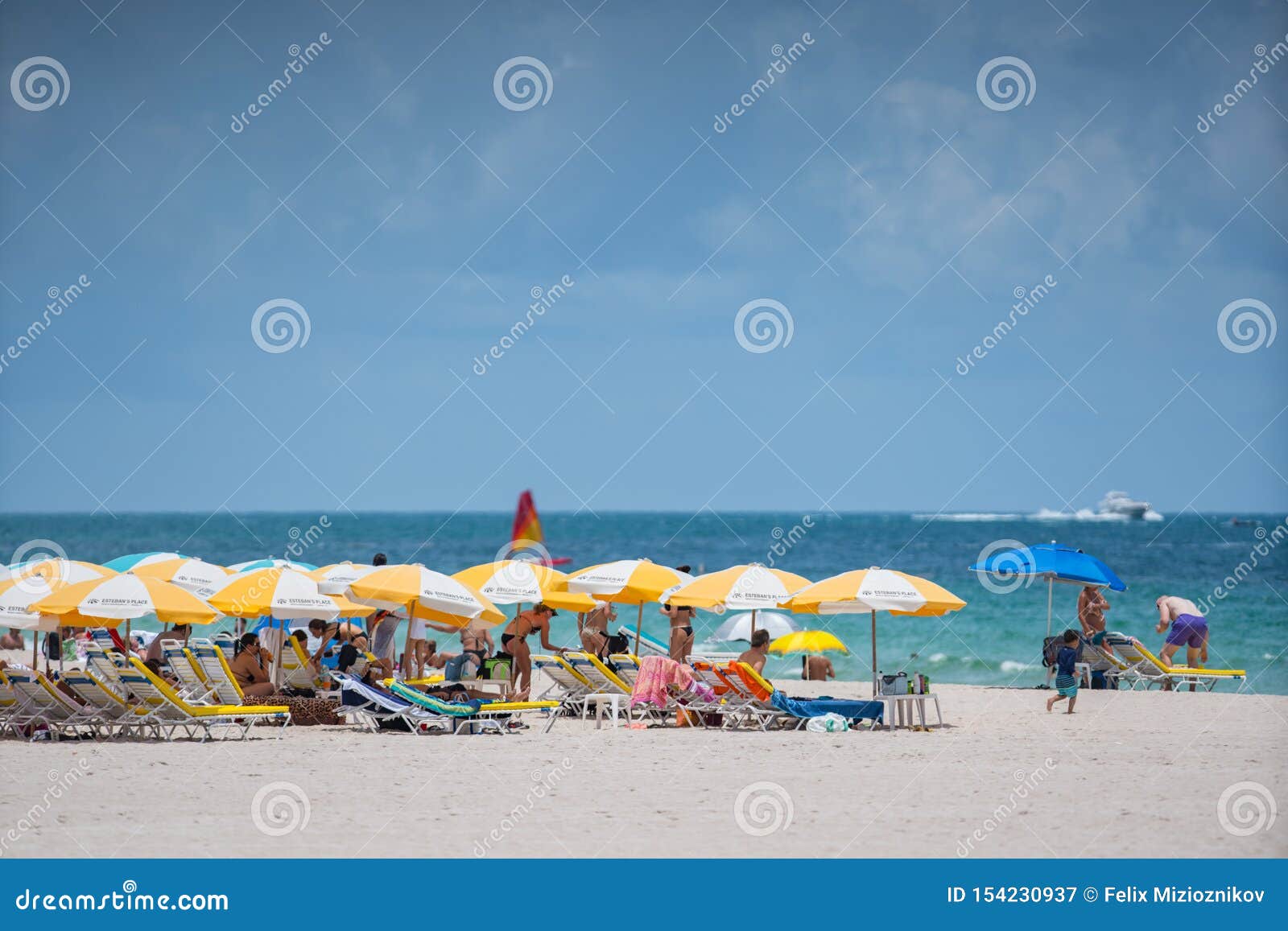 Tourists on Miami Beach. Getting Ready for a Day at the Beach Editorial ...