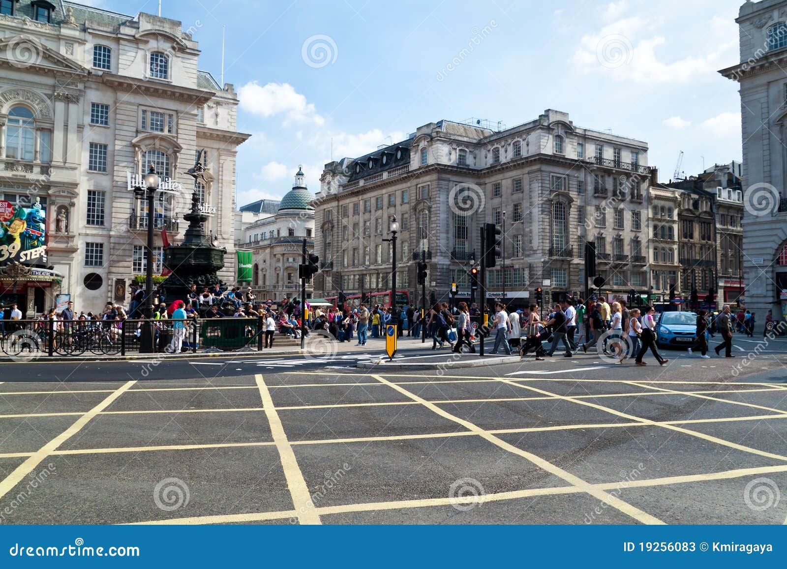 Tourists in Picadilly Circus Editorial Stock Photo - Image of landmark ...