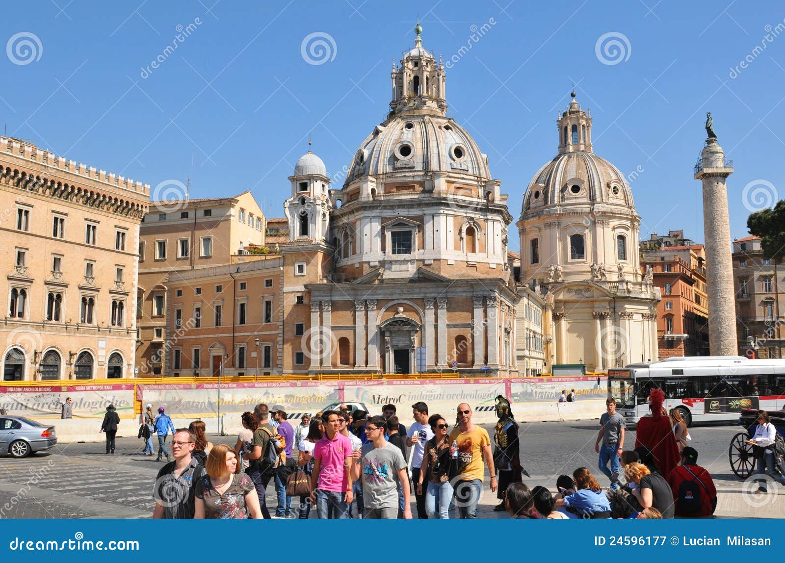 Tourists in Rome editorial photography. Image of destination - 24596177