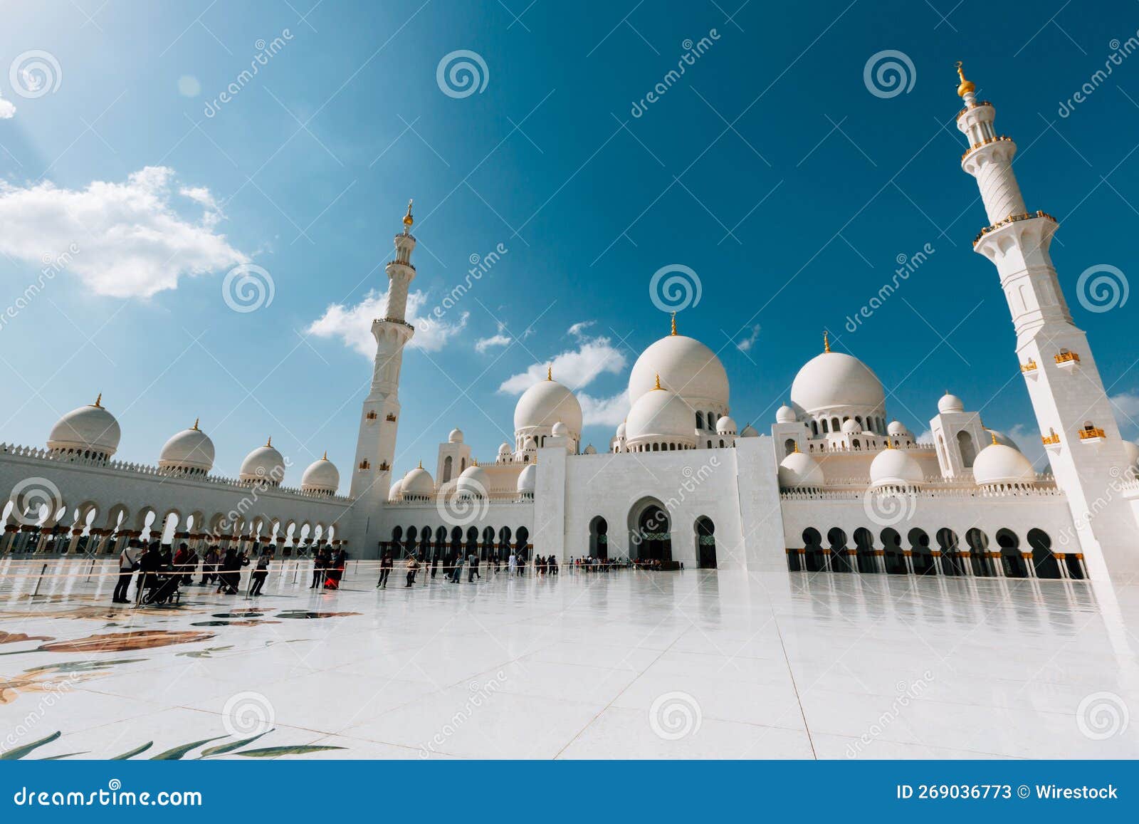 Tourists at Sheikh Zayed Grand Mosque Editorial Stock Photo - Image of ...