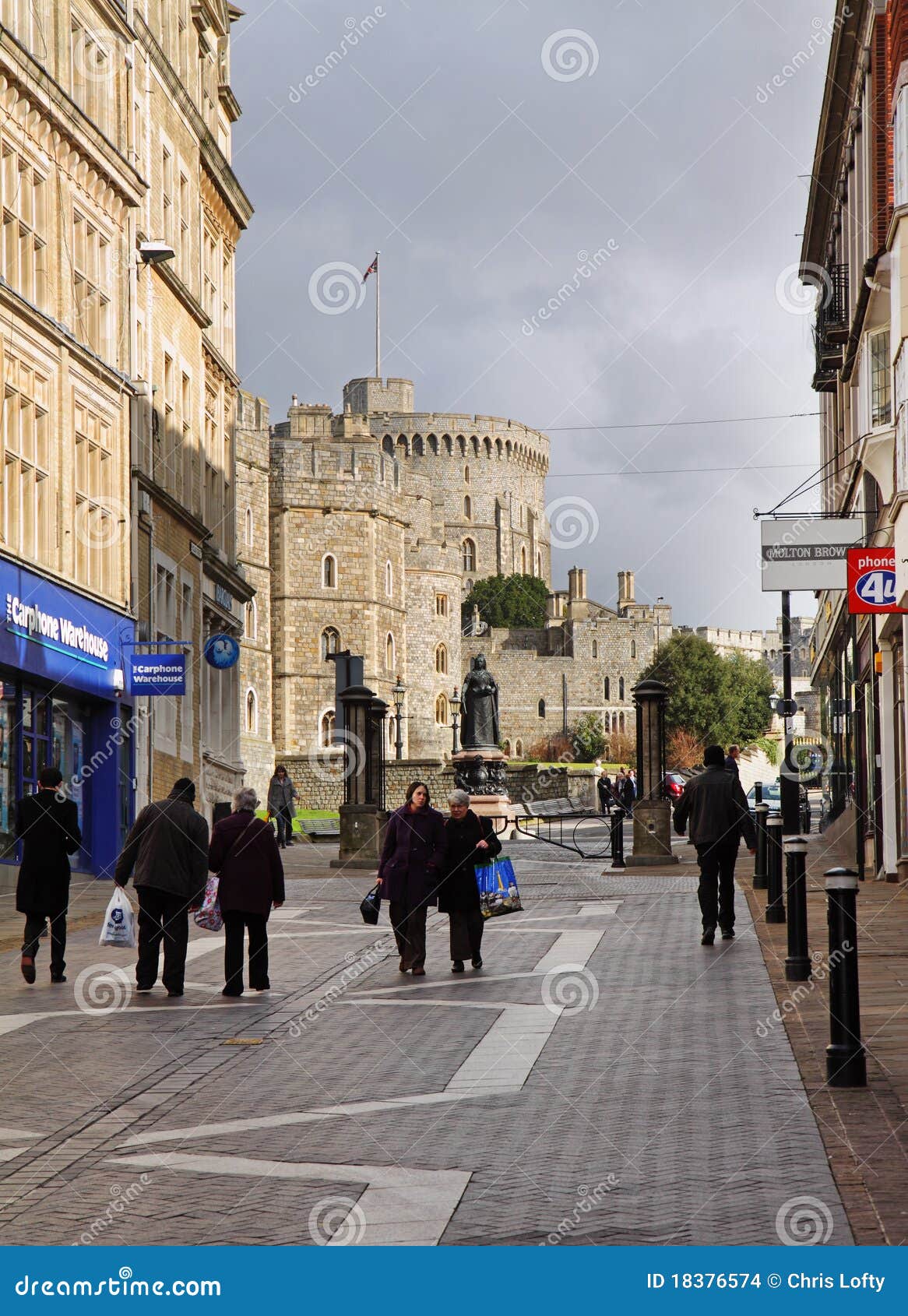 Tourists and Shoppers by Windsor Castle in England Editorial Stock ...
