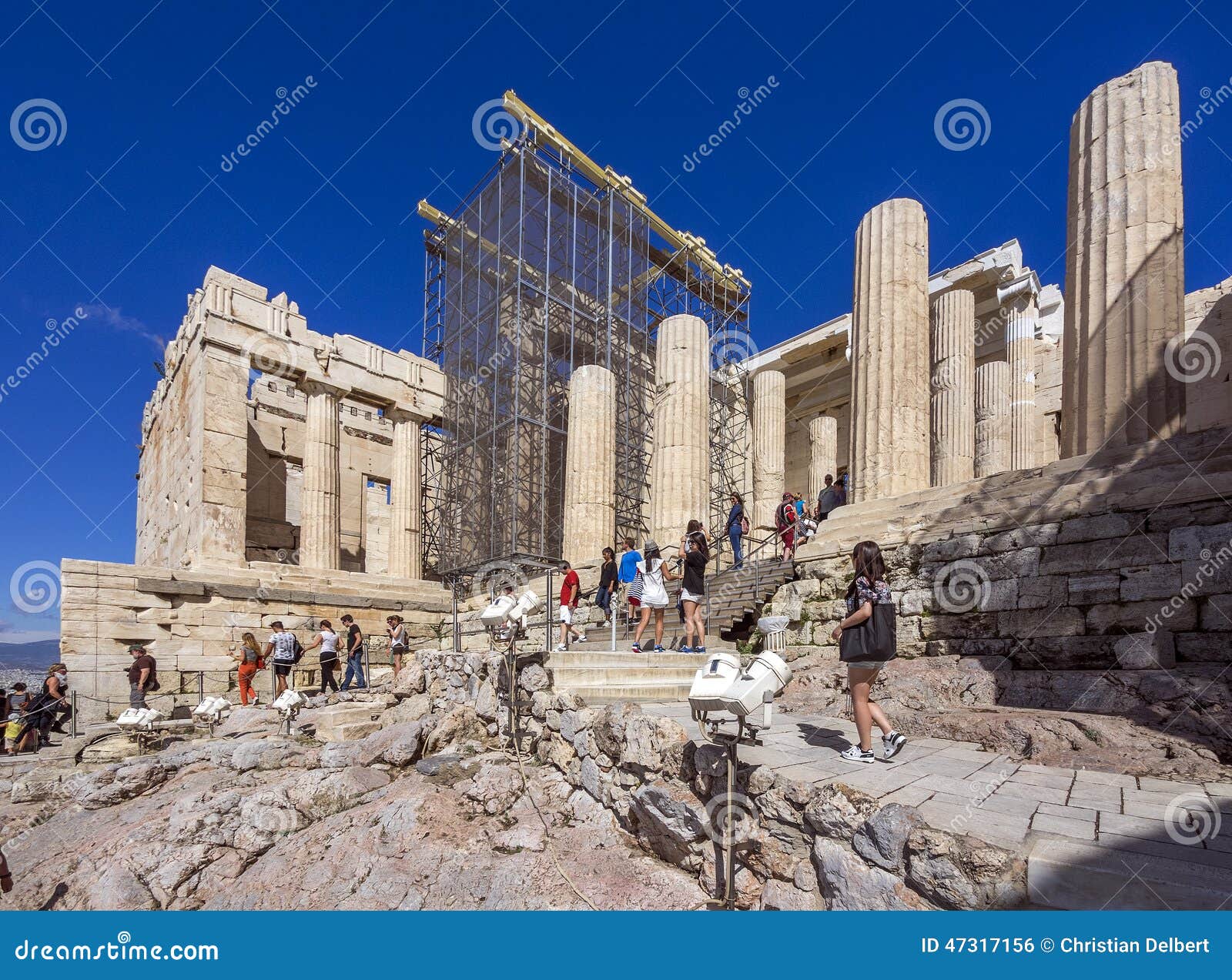 Tourists Sightseeing at the Parthenon Editorial Photo - Image of beige ...