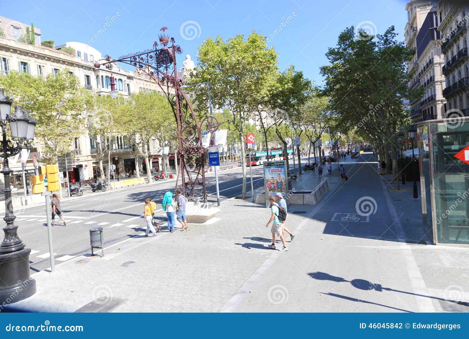 Tourists Stroll and Enjoy at Barcelona Editorial Photography - Image of ...