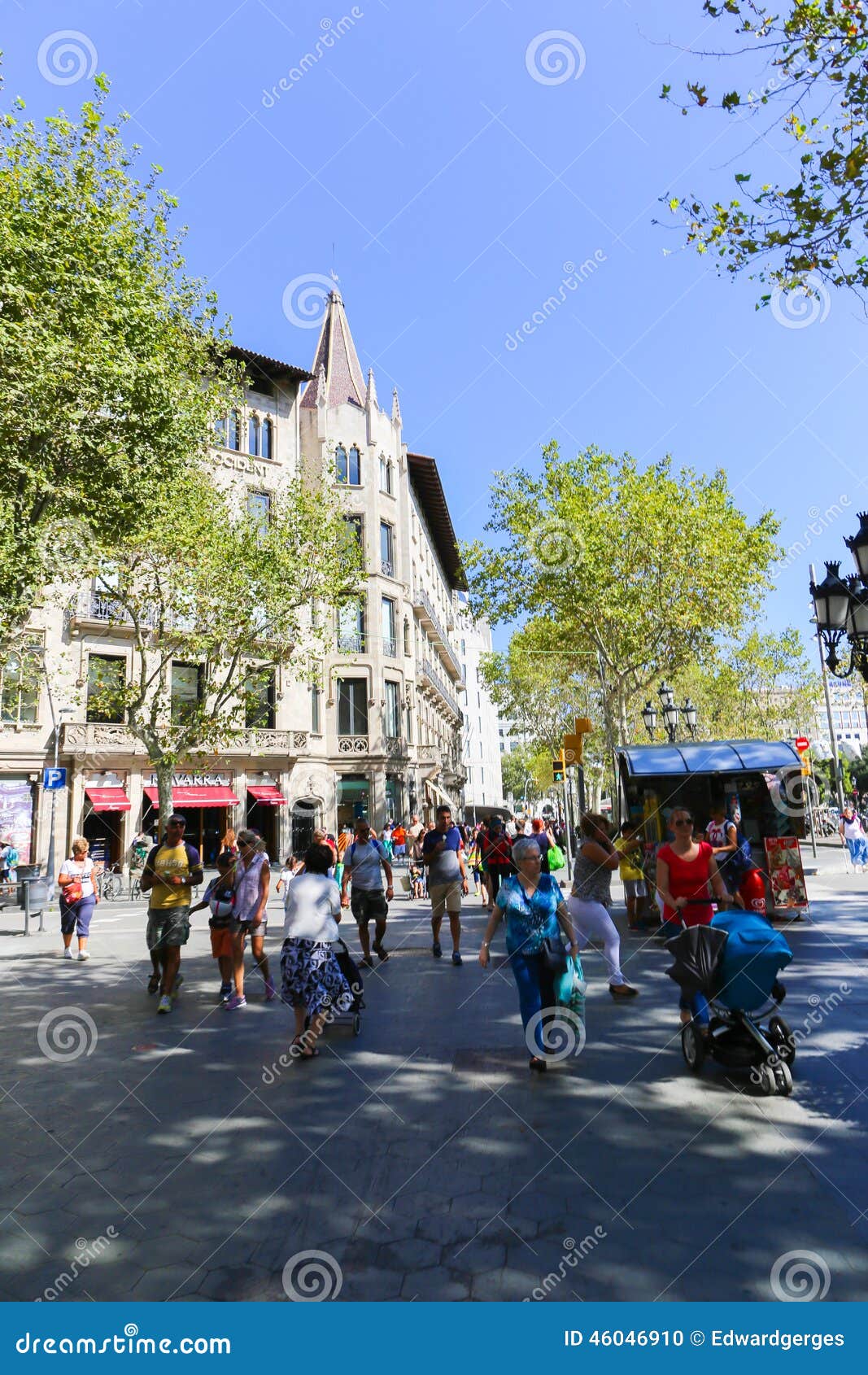 Tourists Stroll and Enjoy at Barcelona Editorial Image - Image of ...