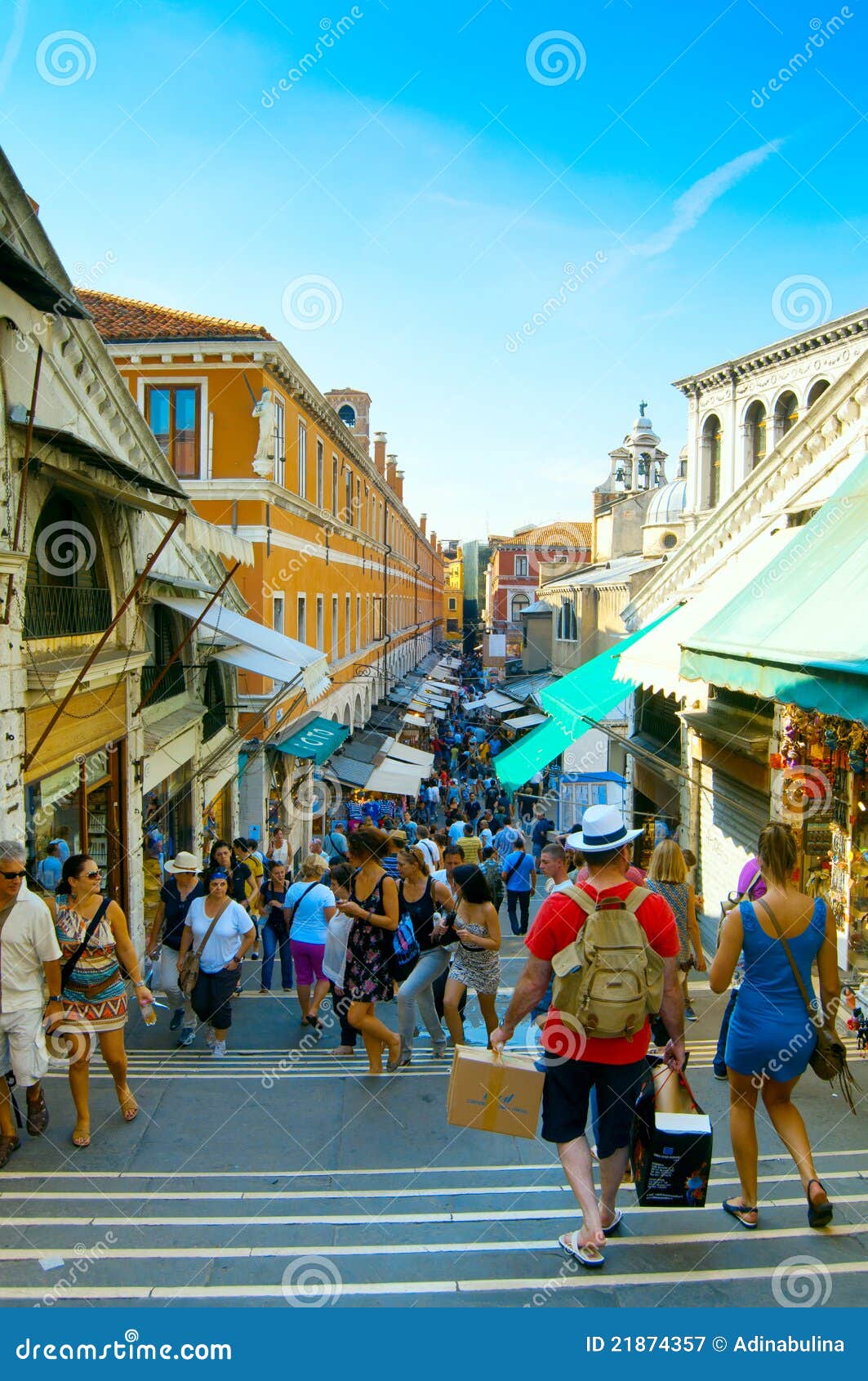Tourists in venice editorial photography. Image of shopping - 21874357