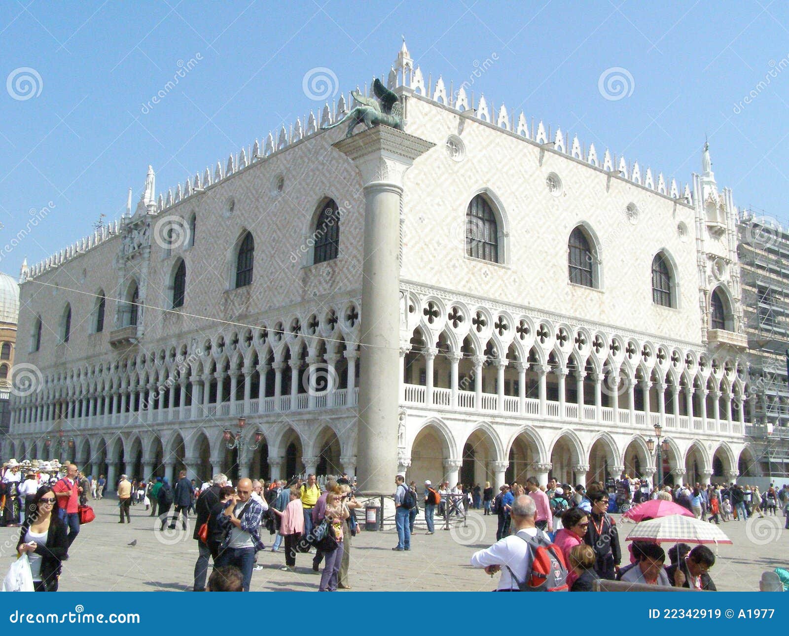Tourists in Venice editorial stock image. Image of water - 22342919