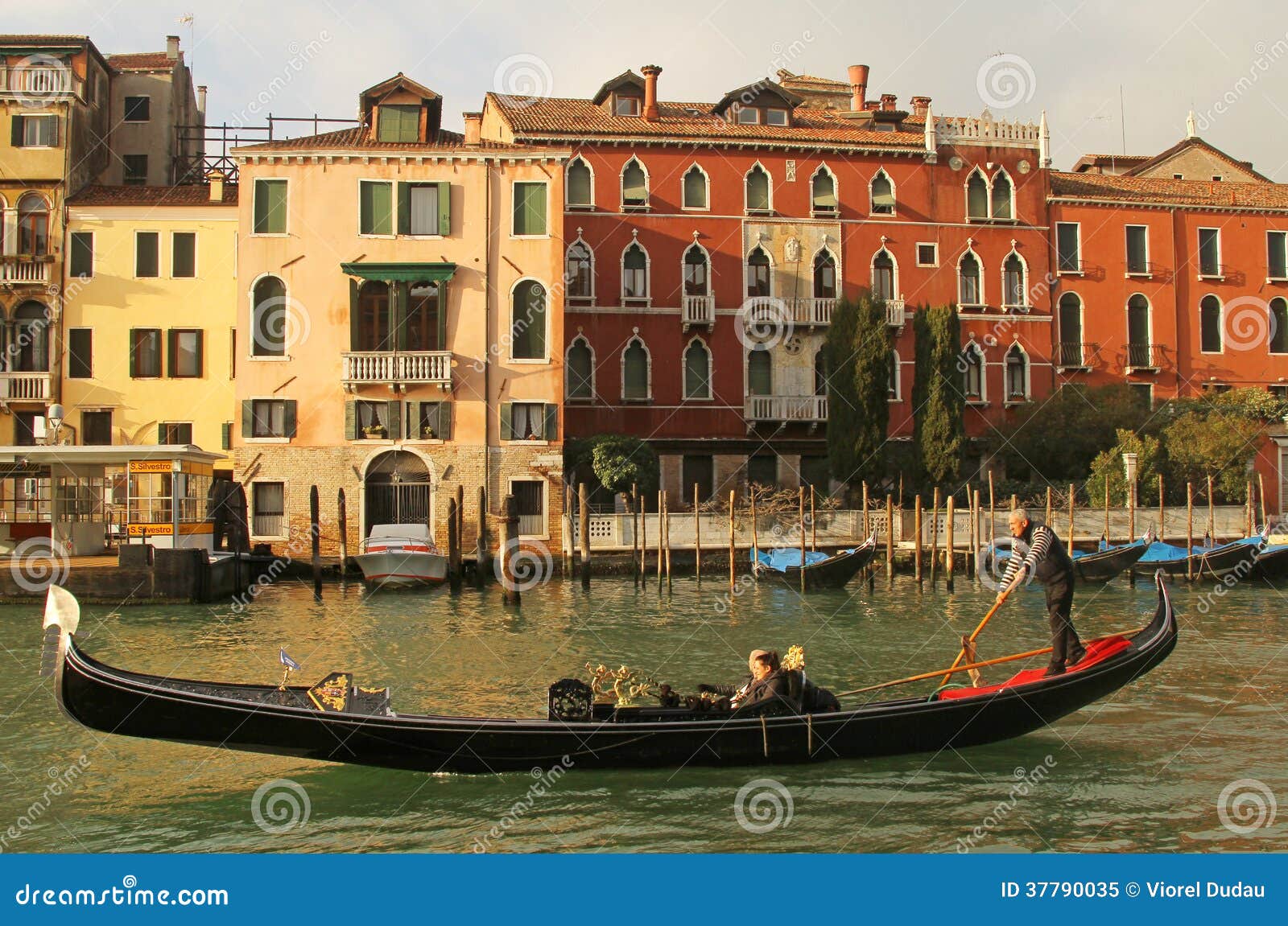 Tourists in Venice editorial image. Image of venetian - 37790035