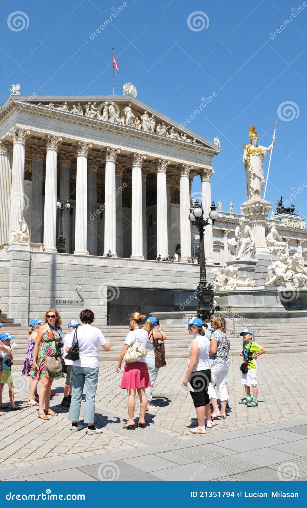 Tourists in Vienna editorial stock image. Image of austria - 21351794