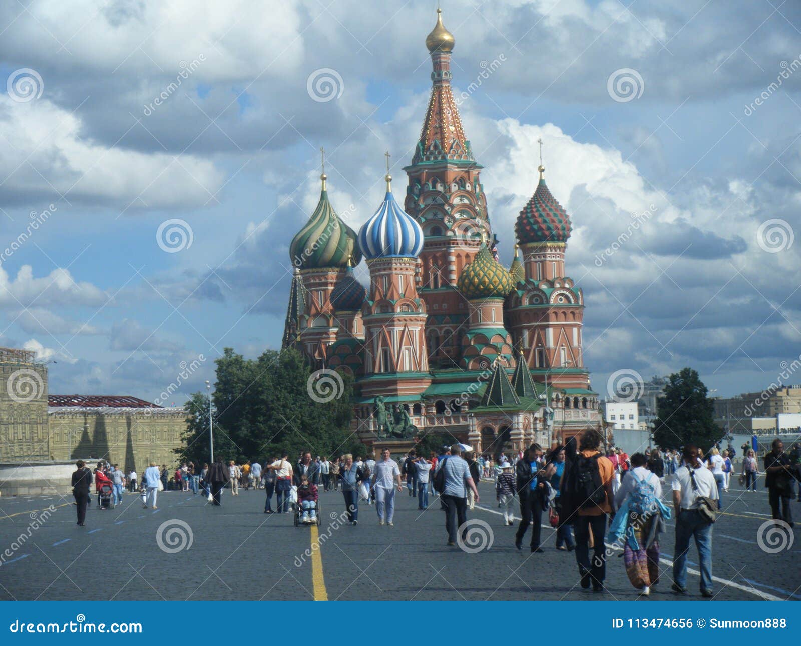 The Temple of Basil the Blessed on the Red Square Editorial Photo ...