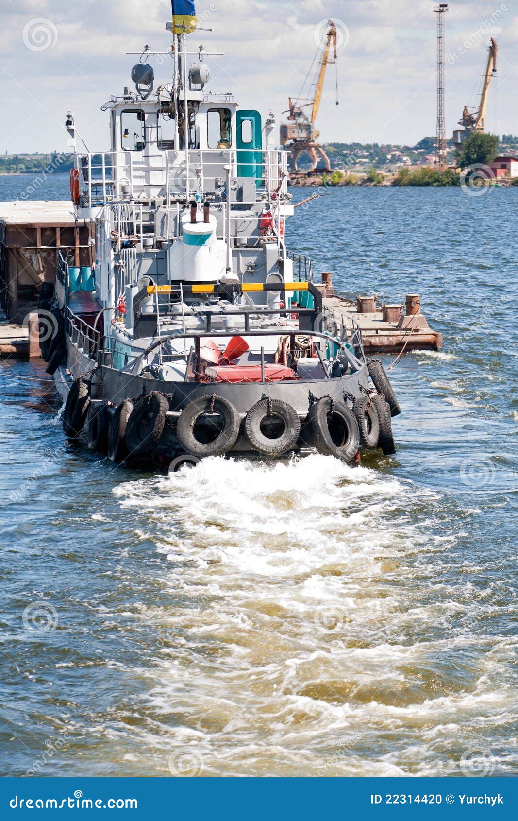 Towboat pushing a barge stock photo. Image of container - 22314420