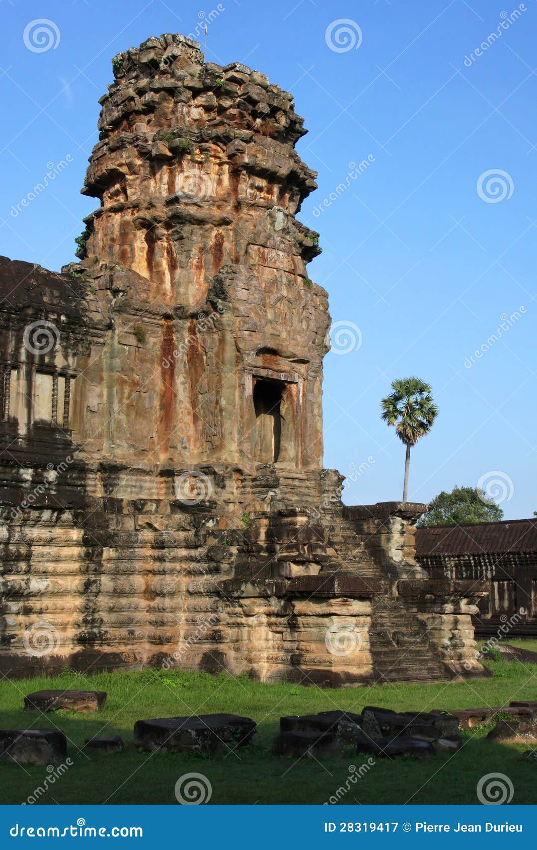 Tower in Angkor Wat Temple stock image. Image of stone - 28319417
